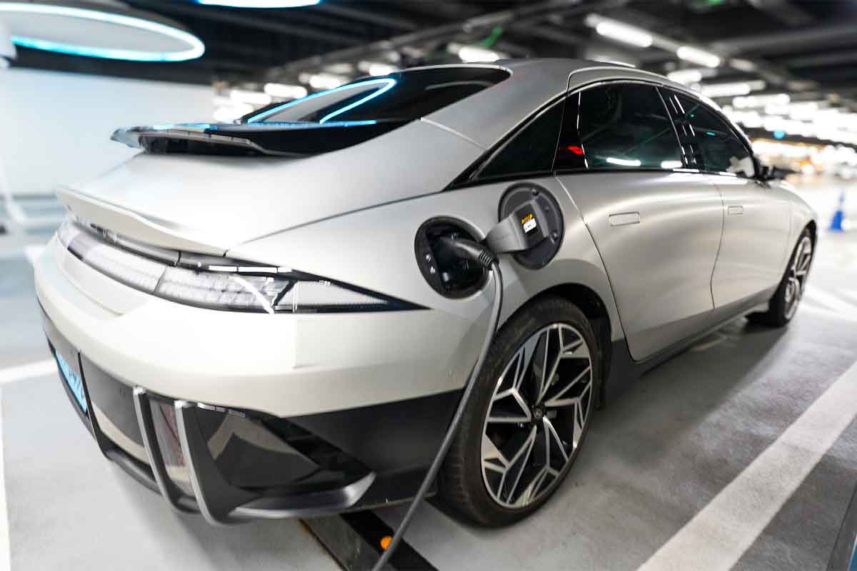 "현대차 50년전 한 풀었다" 일본, 전기차 핵심 부품 한국산 탑재